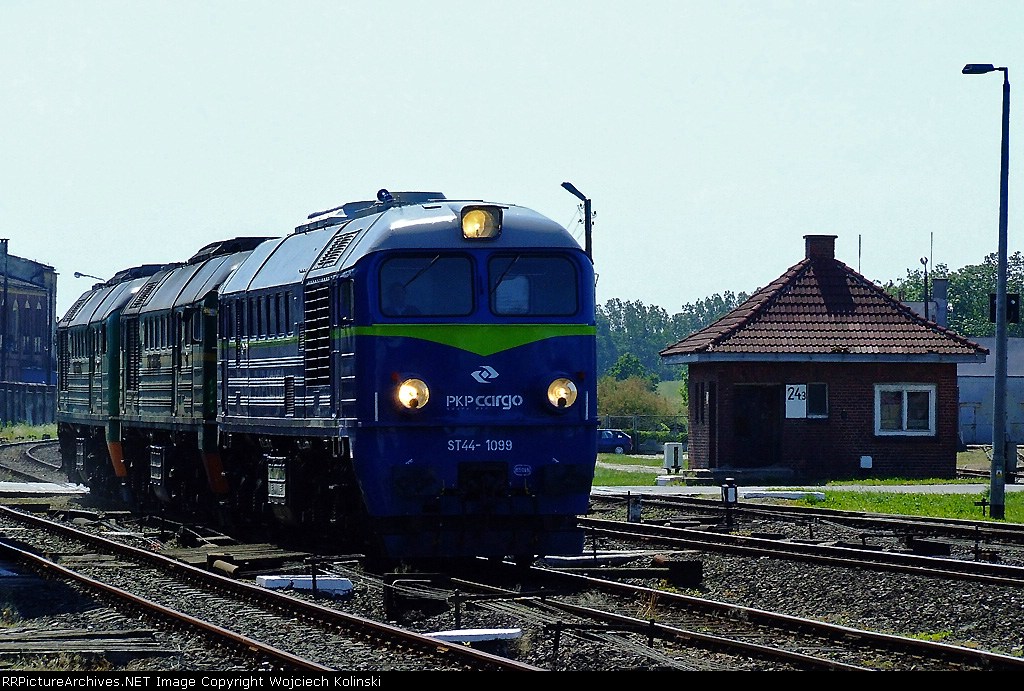 ST44-1099 + 1106 + 1102